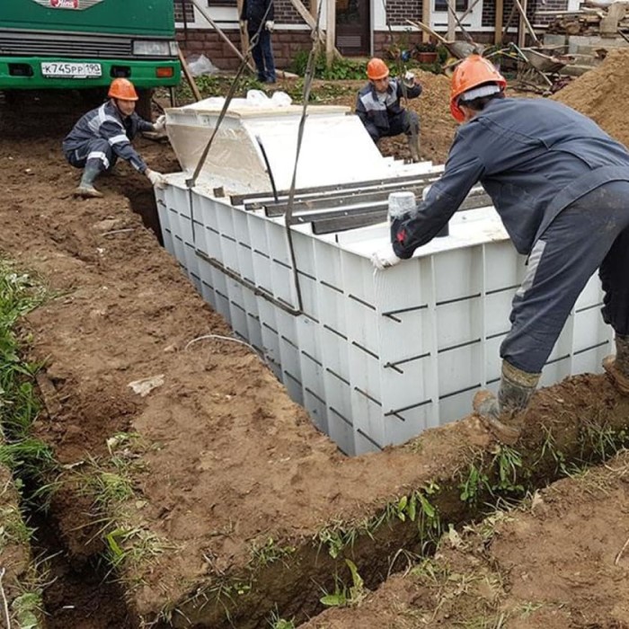 How to equip a plastic basement yourself: useful tips